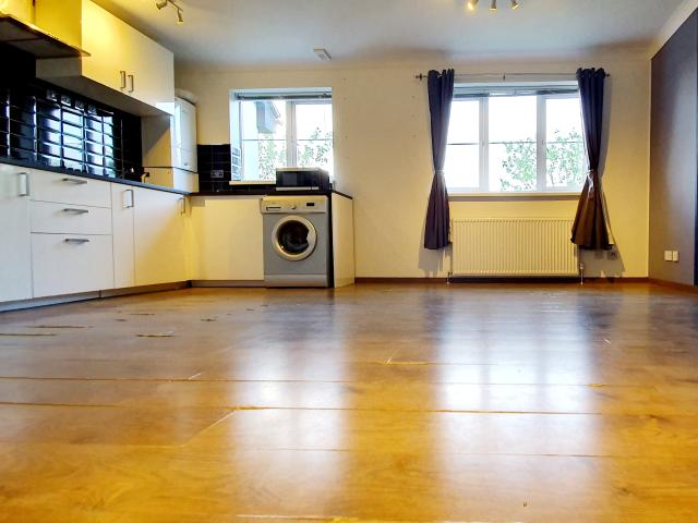 2 bedroom flat for rent in Hayes
