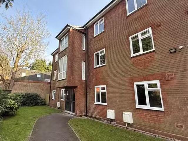 2 bedroom flat for rent in Hayfield Court, Hayfield Road, Mose.