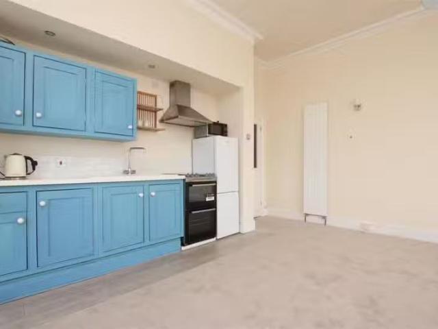 2 bedroom flat for rent in Haygarth Court, Lansdown Grove, Bat.