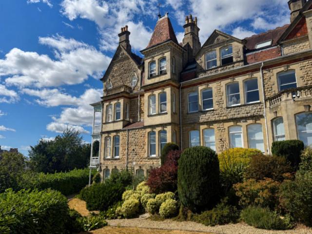 2 bedroom flat for rent in Haygarth Court, Lansdown Grove, Bath, BA!,BA1