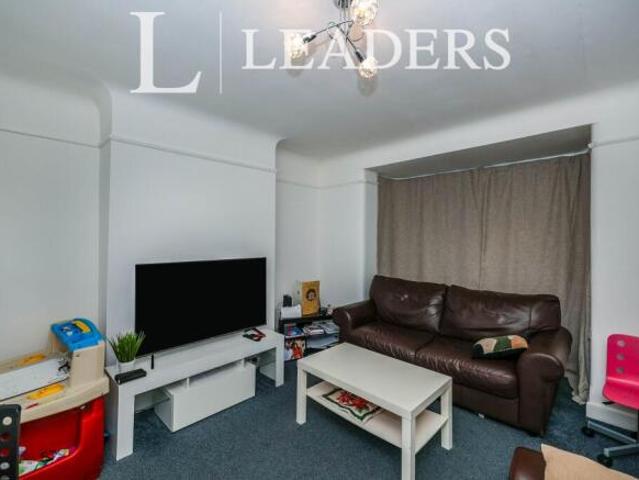2 bedroom flat for rent in Hayling Avenue, Portsmouth, PO3
