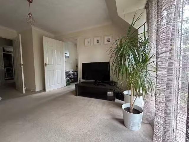 2 bedroom flat for rent in Haynes House, 105 Mount Pleasant, R.