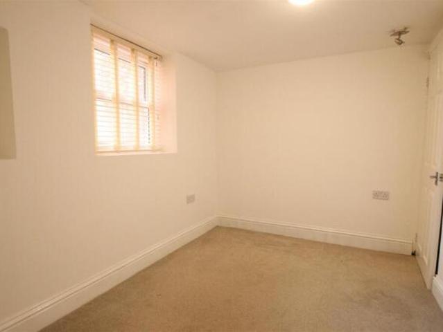 2 bedroom flat for rent in Hazelwood Road, Northampton, NN1