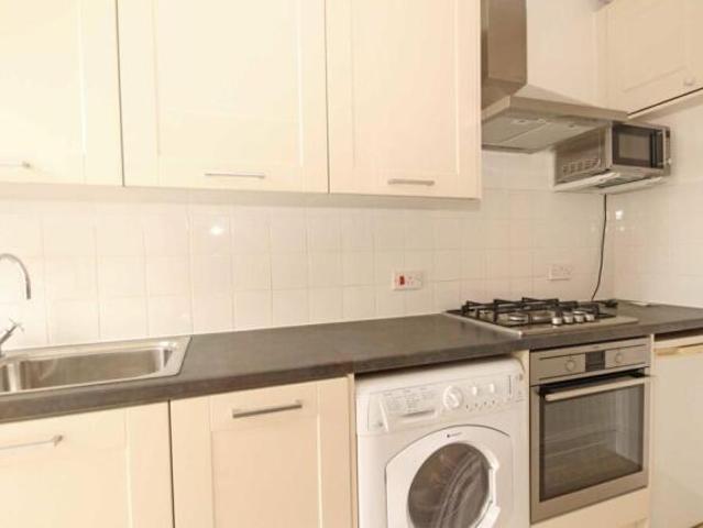 2 bedroom flat for rent in Hemberton Road, Clapham North, SW9