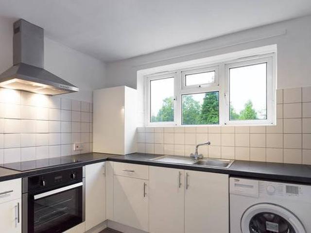 2 bedroom flat for rent in Henbane Court Broadfield RH11