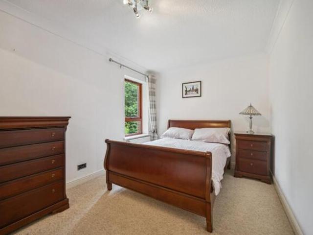 2 bedroom flat for rent in Henderland Road, Bearsden, Glasgow, G61