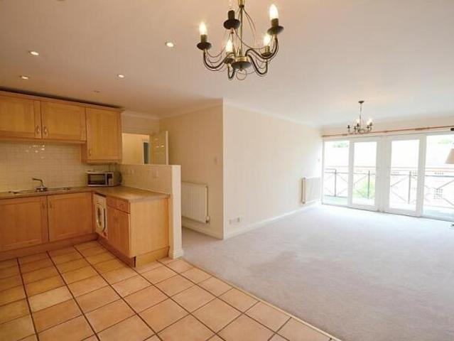 2 bedroom flat for rent in Henderson Court, Holden Road, London N12