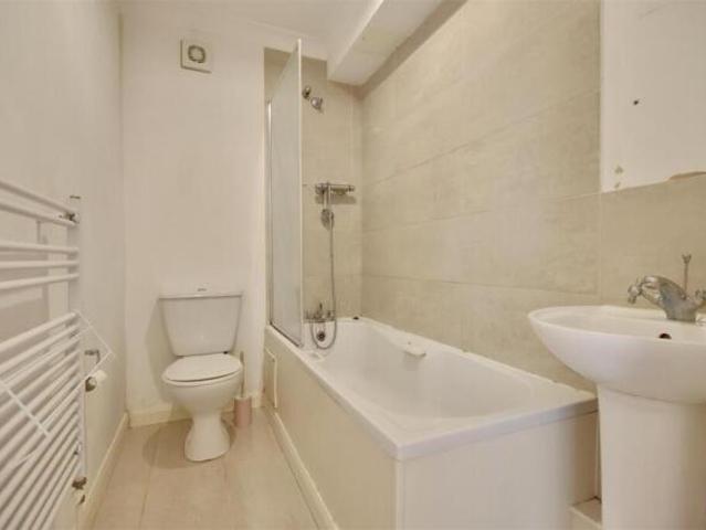 2 bedroom flat for rent in Henderson Road, Southsea, PO4