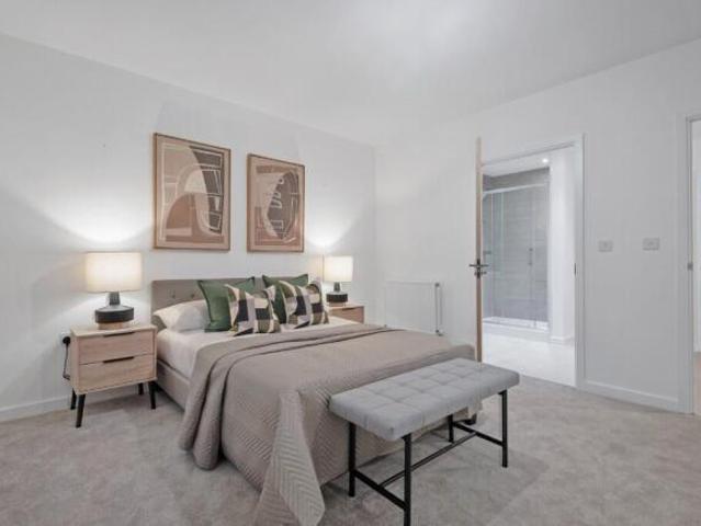 2 bedroom flat for rent in Hendon Waterside, London, NW9