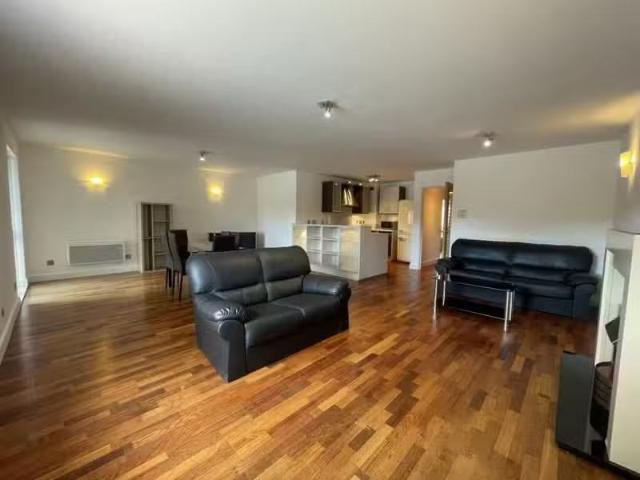 2 bedroom flat for rent in Henke Court, Atlantic Wharf, Cardif.