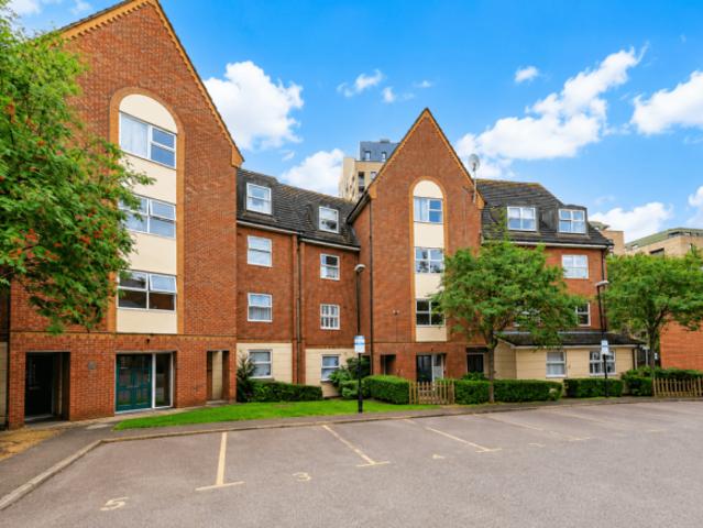 2 bedroom flat for rent in Henley Lodge, Willow Walk, Walthamstow, E17 7LB, E17