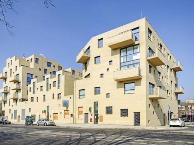 2 bedroom flat for rent in Heath Parade, Colindale, London, NW9