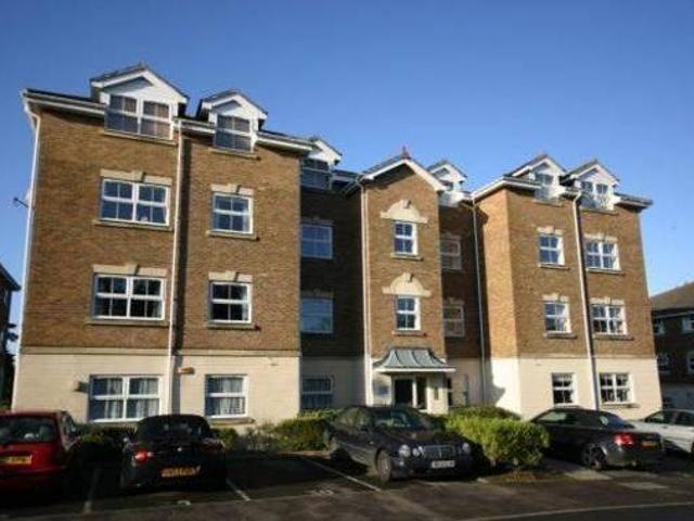 2 bedroom flat for rent in Heath Road Haywards Heath RH16