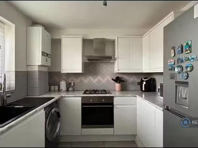 2 bedroom flat for rent in Heathdene Drive, Belvedere, DA17