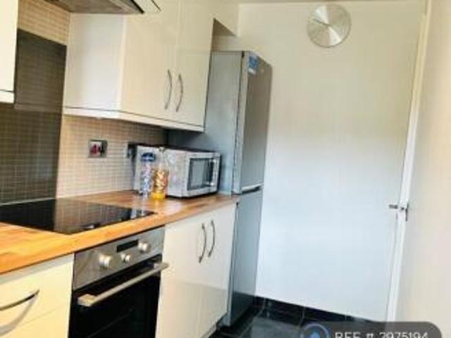 2 bedroom flat for rent in Heathfield Drive, Mitcham, London, CR4
