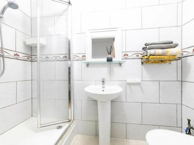 2 bedroom flat for rent in Heathfield Park, Willesden Green, NW2
