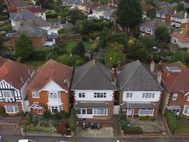 2 bedroom flat for rent in Heathwood Road Winton 10 MINS WALK TO UNI BH9
