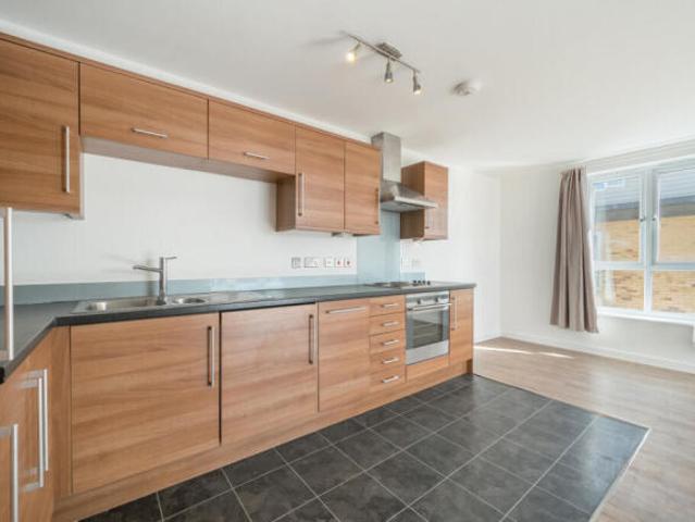 2 bedroom flat for rent in Headingley Drive, Beckenham, Kent, BR3