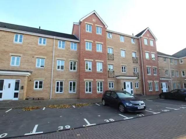 2 bedroom flat for rent in Hedgers Close Bedminster, BS3
