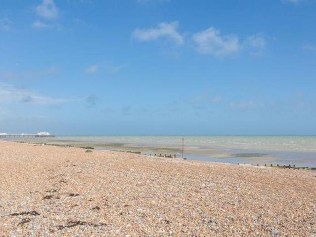 2 bedroom flat for rent in Heene Terrace, Worthing, West Sussex, BN11