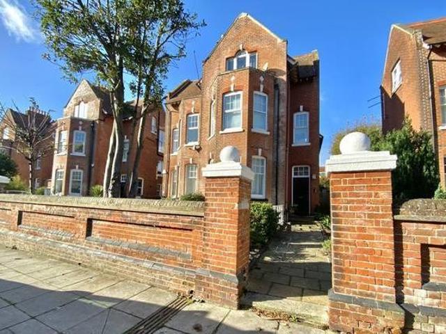 2 bedroom flat for rent in Helena Road Southsea PO4