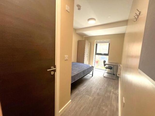 2 bedroom flat for rent in Hepburn Road, Bristol, BS2