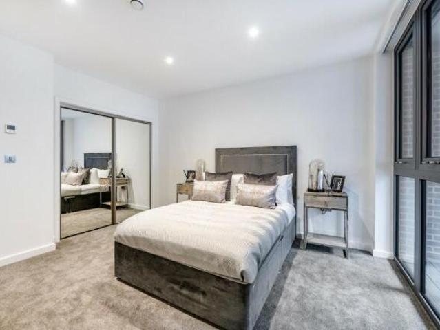 2 bedroom flat for rent in Hepscott Road, London, E9