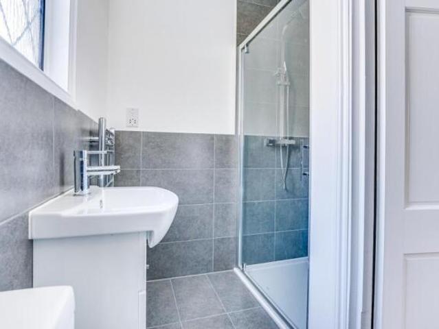 2 bedroom flat for rent in Hertford Road, Enfield, EN3