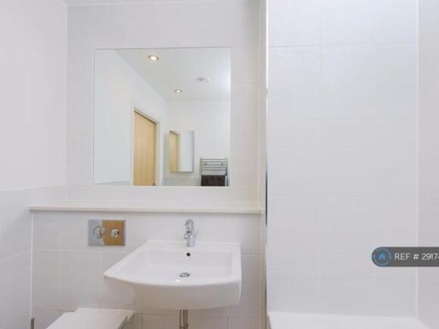 2 bedroom flat for rent in Hertford Road, London, N1