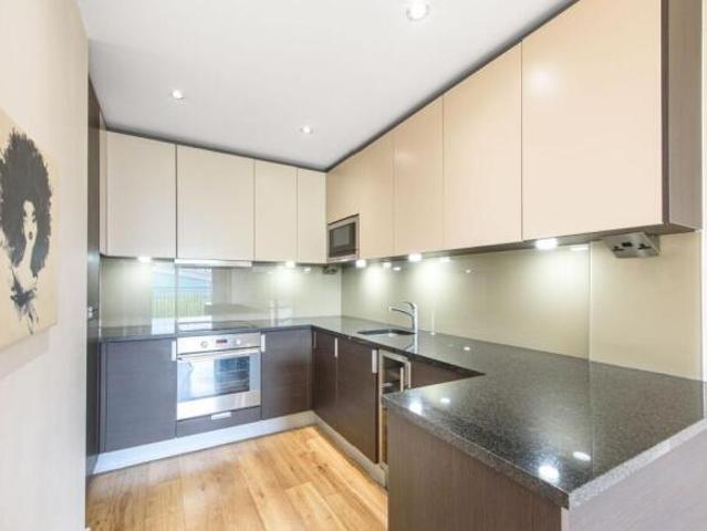 2 bedroom flat for rent in Heritage Avenue, Colindale, London, NW9