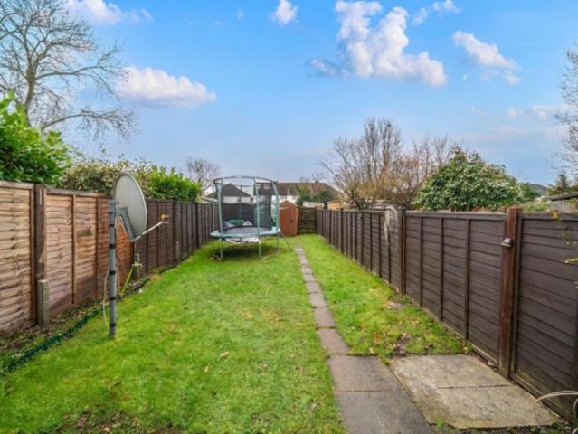 2 bedroom flat for rent in Herlwyn Avenue, Ruislip, HA4
