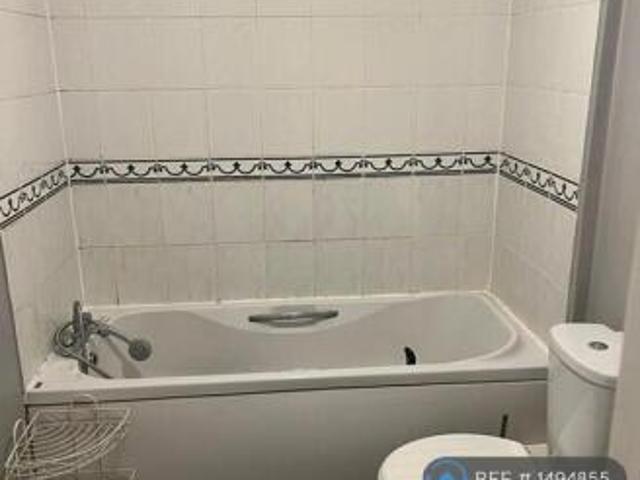 2 bedroom flat for rent in Hermitage Close, London, SE2