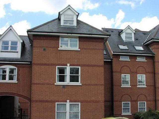 2 bedroom flat for rent in Hermitage House Stansted Essex CM24