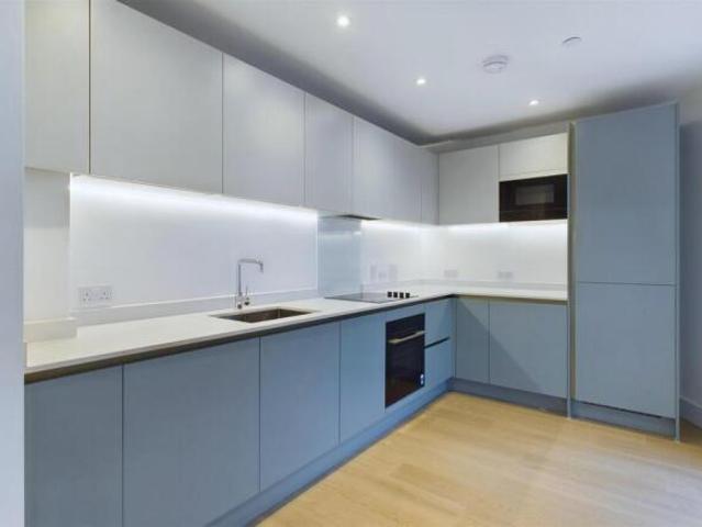 2 bedroom flat for rent in Herne Hill Road, London SE24
