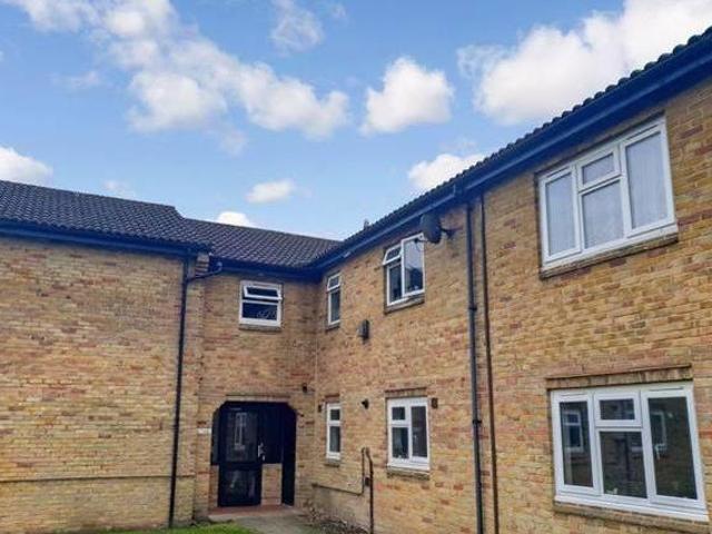 2 bedroom flat for rent in Heron Wood Road Aldershot GU12