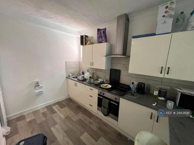 2 bedroom flat for rent in Heron Court Road, Bournemouth, BH3