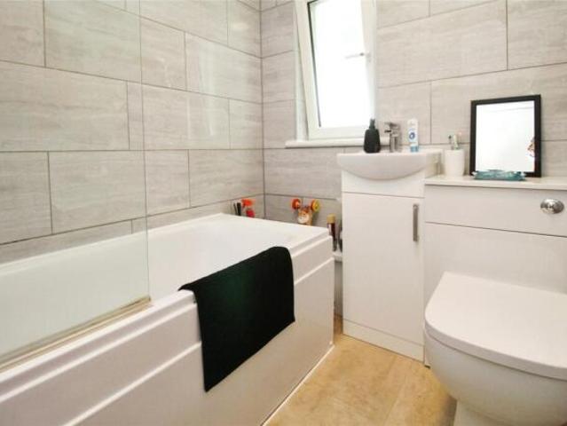 2 bedroom flat for rent in Hewett Road, Portsmouth, PO2