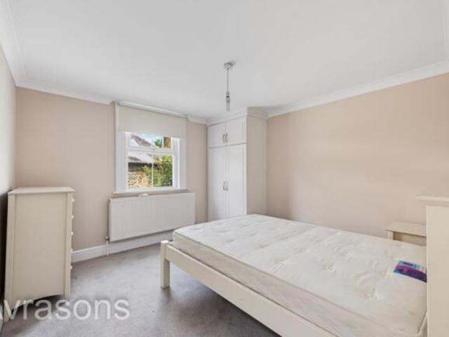 2 bedroom flat for rent in Heyford Avenue, Vauxhall, SW8