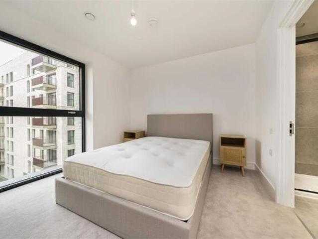 2 bedroom flat for rent in Heygate Street, Elephant & Castle, SE17