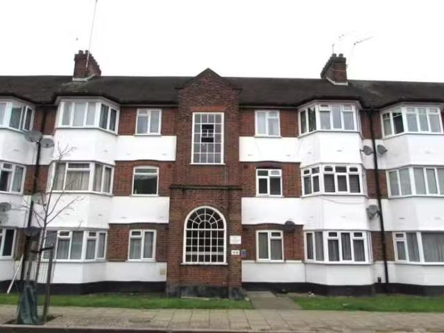2 bedroom flat for rent in High Mead, Harrow, Middleinteractio.