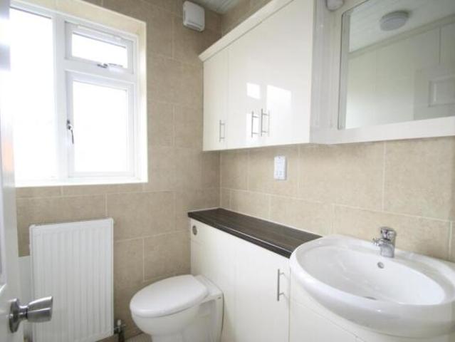 2 bedroom flat for rent in High Moor Crescent, Leeds, West Yorkshire, LS17