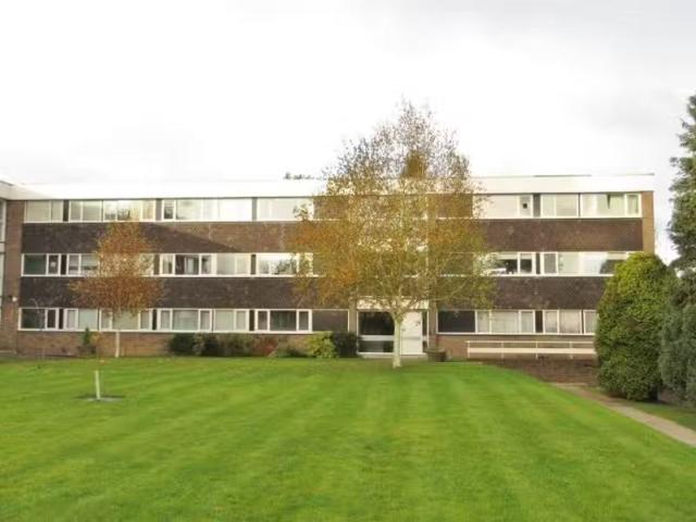 2 bedroom flat for rent in High Point, Richmond Hill Road, B15