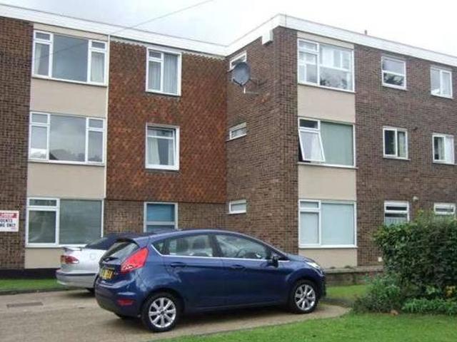 2 bedroom flat for rent in High Road Benfleet SS7