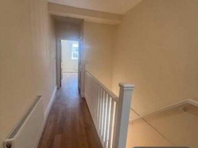 2 bedroom flat for rent in High Road, London, N20
