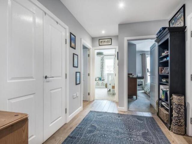 2 bedroom flat for rent in High Road Leyton, London, E10