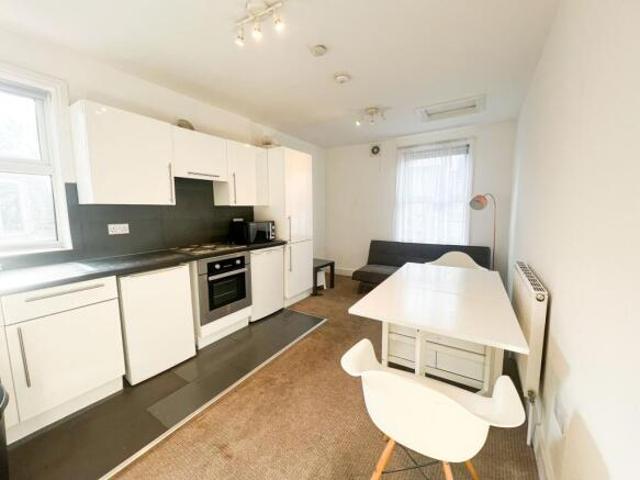 2 bedroom flat for rent in High Road Leytonstone, London, E11