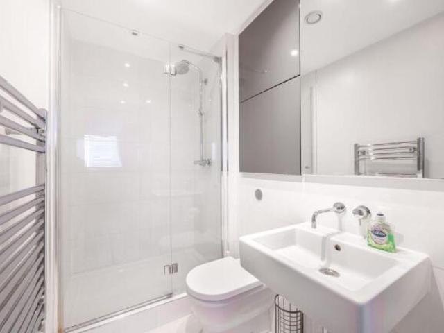 2 bedroom flat for rent in High Road, Wembley, HA9