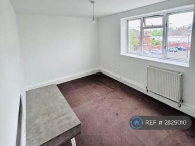 2 bedroom flat for rent in High St, Feltham, TW13
