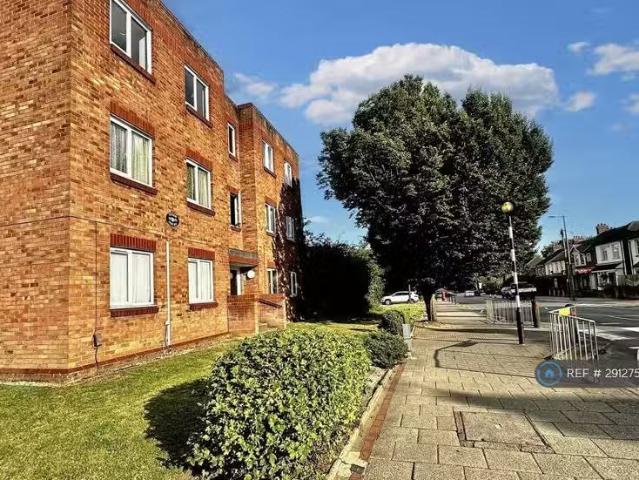 2 bedroom flat for rent in High St, St Albans, AL2