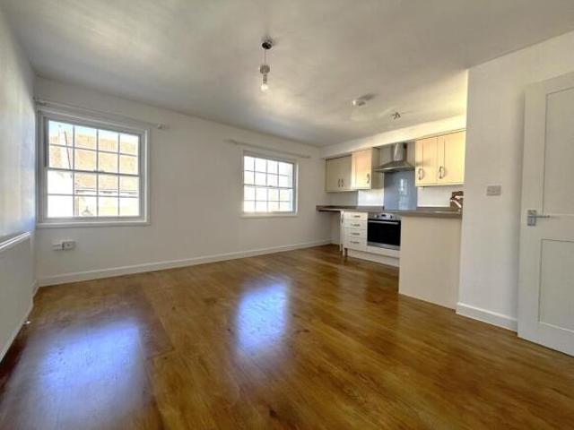 2 bedroom flat for rent in High St, Tonbridge, TN9